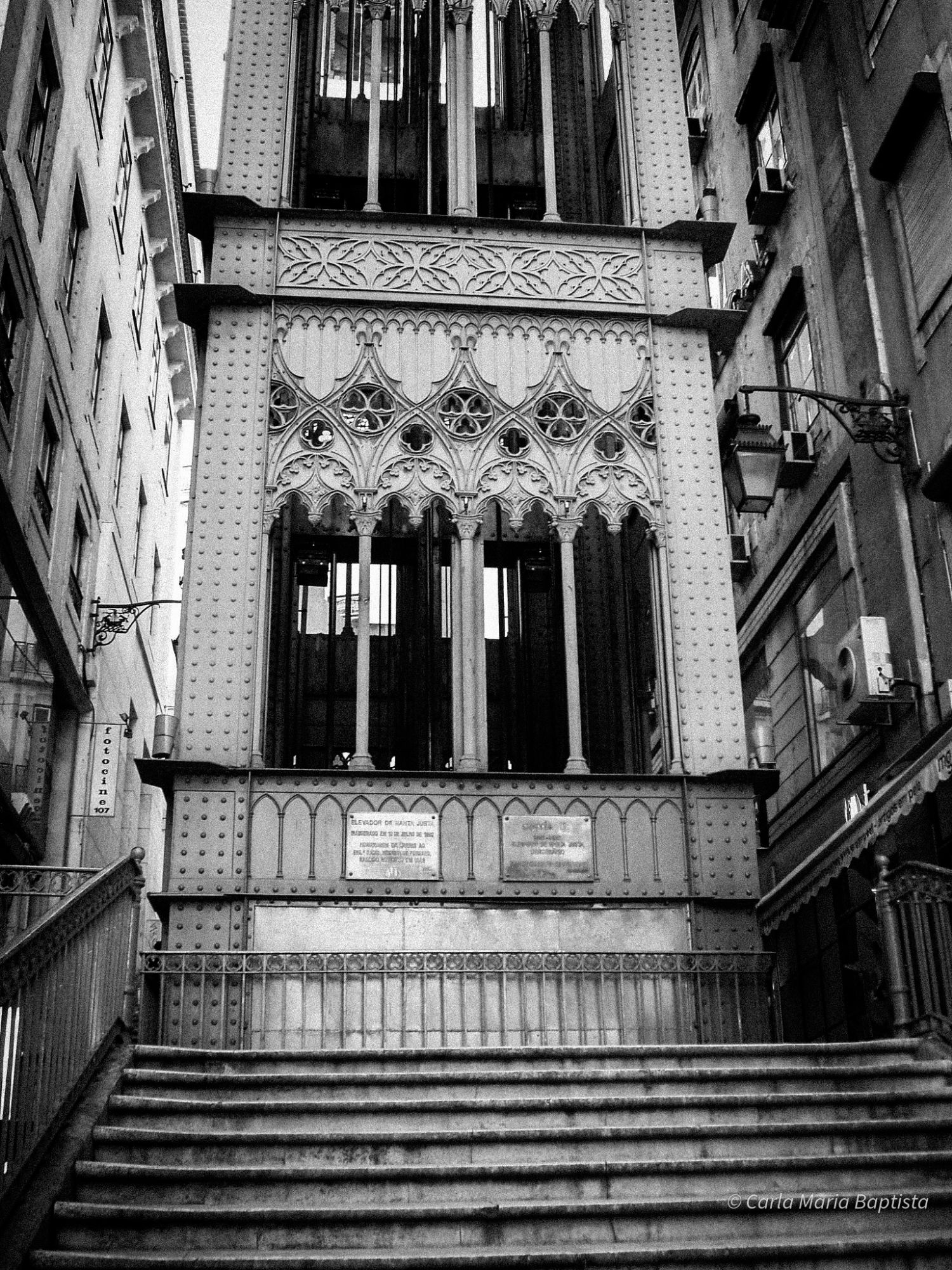 Monochrome Monday – Elevador Sta Justa – A Toast Between Seasons